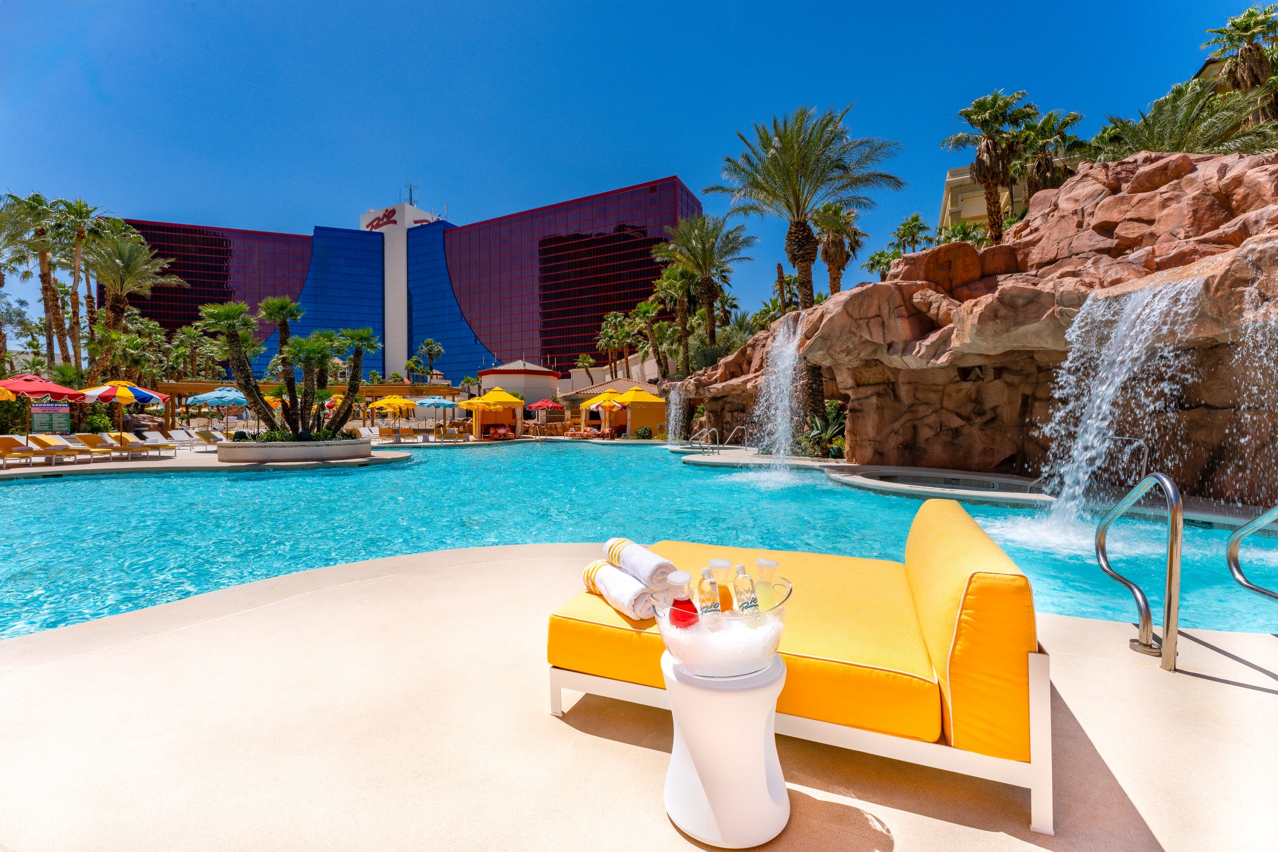 Poolside Daybeds - Rio Las Vegas